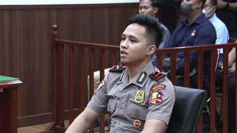 Tok Didemosi Satu Tahun Bharada E Tetap Berseragam Polisi Fajar