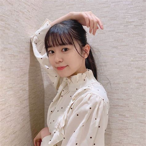 坂井仁香さんのインスタグラム写真 坂井仁香instagram「こんばんは ️ 今日は雨で湿気がすごかったからてきとーにポニーテールし
