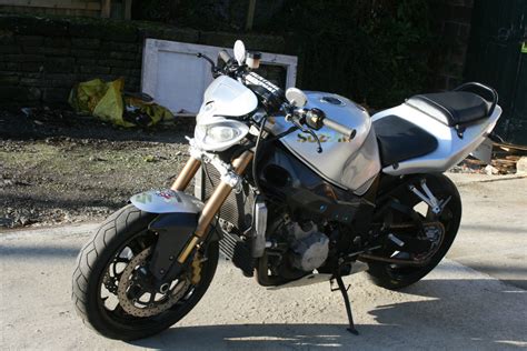 Suzuki GSX R1000 K2 NAKED