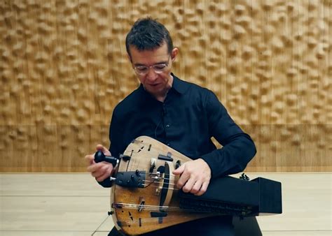 Hurdy Gurdy Player