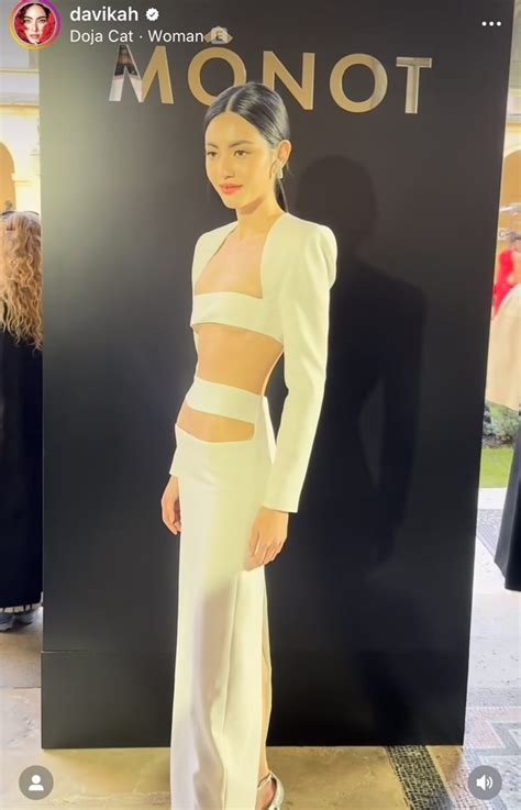 ใหม่ ดาวิกา อวดหุ่นปลิวลม Paris Fashion Week 2023 เดรสคาดอกแซ่บ ไม่ใช่