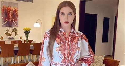 نسرين طافش بـ إطلالة أنثوية طاغية في أحدث جلسة تصوير صور