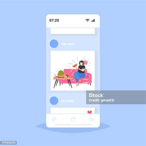뚱뚱한 뚱뚱한 여자 먹는 수박과 사과 신선한 과일 규정식 과체중 소녀 건강한 영양 체중 감소 개념 스마트폰 화면 온라인 모바일 앱 전체 길이 가공의 인물에 대한 스톡 벡터