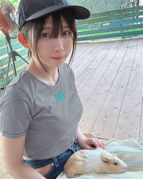 えなこさんのインスタグラム写真 えなこinstagram 「お膝の上で寝ちゃった🐹」9月6日 20時11分 Enakorin