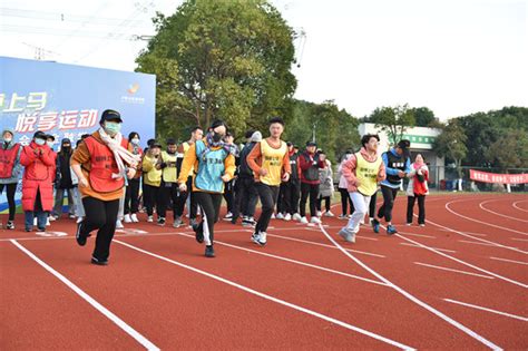 与上海马拉松“同频”起跑，沪上高校师生接力跑完42195公里