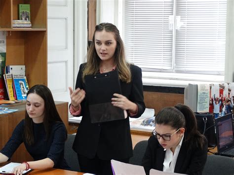 „Твоят час“ клуб „Комуникативни умения“ публичен дебат 7 СУ Св Седмочисленици