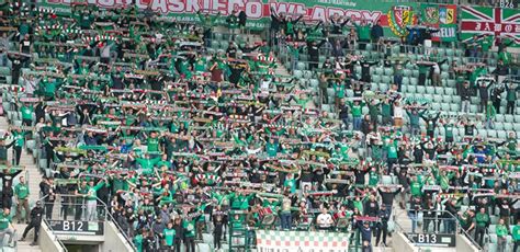 KIBICE Doping kibiców Śląska w meczu z Górnikiem WIDEO