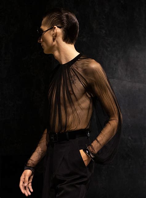 베를린에서 만난 생 로랑 2024 Ss 컬렉션 Style 읽을거리 에스콰이어 코리아 │ 패션 매거진 패션 잡지 남성지