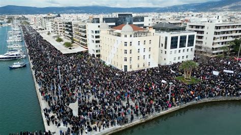 Τέμπη Τεράστια διαδήλωση στο Βόλο Aftodioikisi Gr