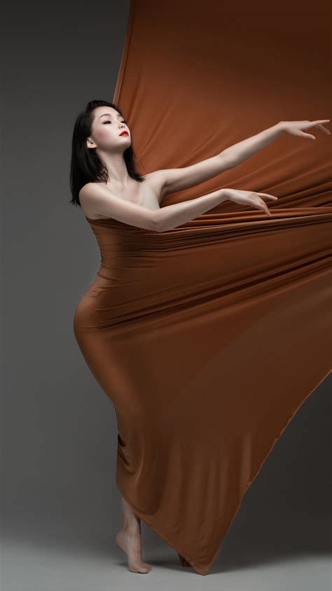 배경 화면 관절 어깨 인간의 몸 Flash Photography 허리 대퇴골 운동복 예술 모델 인간의 다리 팔꿈치 긴 머리 패션 디자인 미술 Cg