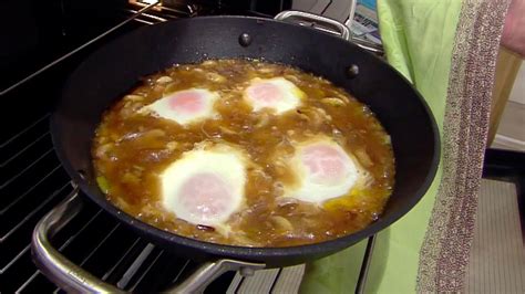 Huevos con salsa bretona por Karlos Arguiñano una receta económica