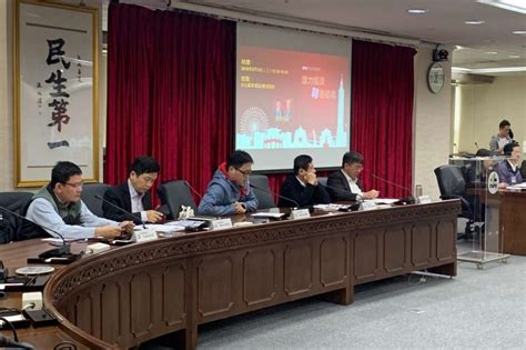 不和韓國瑜拚「攤販經濟」 柯文哲明出席台北產業論壇暢談3大產業 風傳媒
