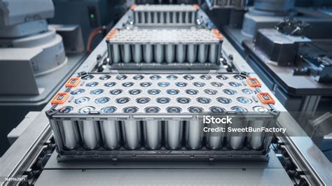 Ev 배터리 생산 공장 전기 자동차 또는 하이브리드 자동차용 리튬 이온 고전압 배터리 구성 요소의 클로즈업 자동차 산업 생산