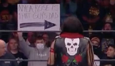 01 Nyla Rose Fan Sign Ejected Aew Dynamite Holiday Bash 2021