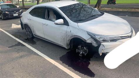 女酒駕國道大飄移！ 雙輪爆胎狂冒煙 Yahoo奇摩汽車機車