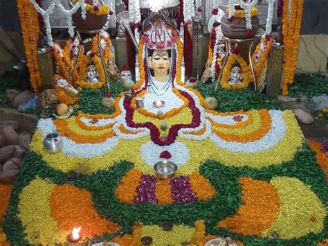 Abhishek On Som Pradosh In Badwale Mahadev Temple Bhopal बड़वाले