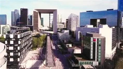 巴黎新城区在一片冷峻中呈现出了不一样的色彩 凤凰网视频 凤凰网