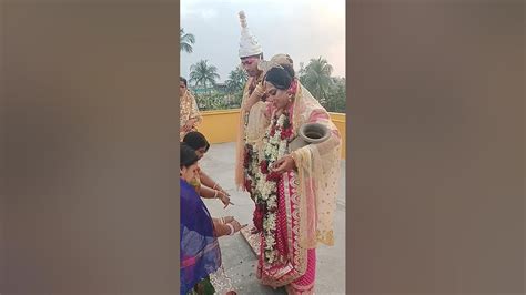 ননদের আবদার বৌদিকে কাকে কলশি নিয়ে এক ঘন্টা দাঁড়িয়ে থাকতে হবেভালো