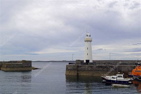 El Faro En La Entrada Del Puerto De Donaghadee Fue El Primer Faro Irland S En Ser Convertido A