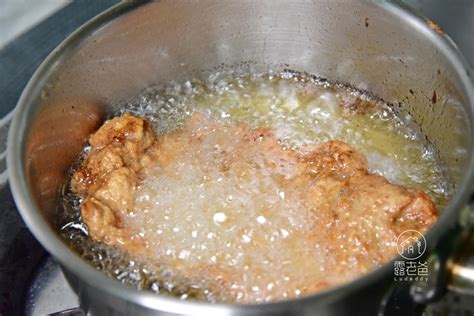 食譜台式炸豬排經典的中式酥炸排骨搭配糖醋小黃瓜超美味組合 露老爸 露瑪