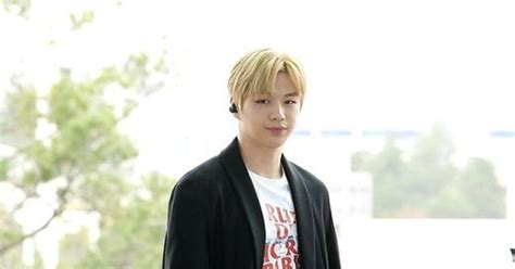 T포토 강다니엘 편안한 공항패션