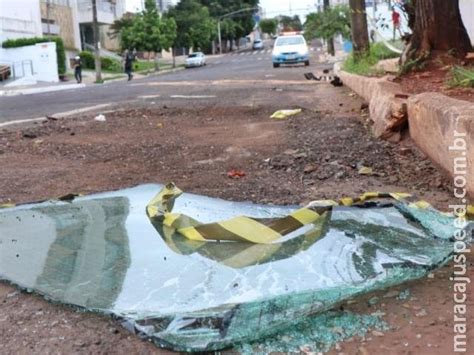 Sem Cinto Jovem Morre Ao Bater Em Meio Fio E Capotar Carro Maracaju