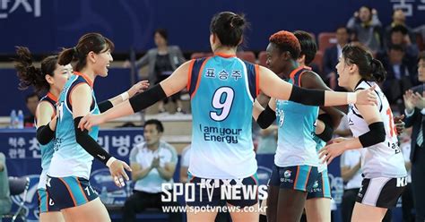 천안 3줄요약 대역전극 듀크는 과제gs칼텍스 도로공사에 3 2 승