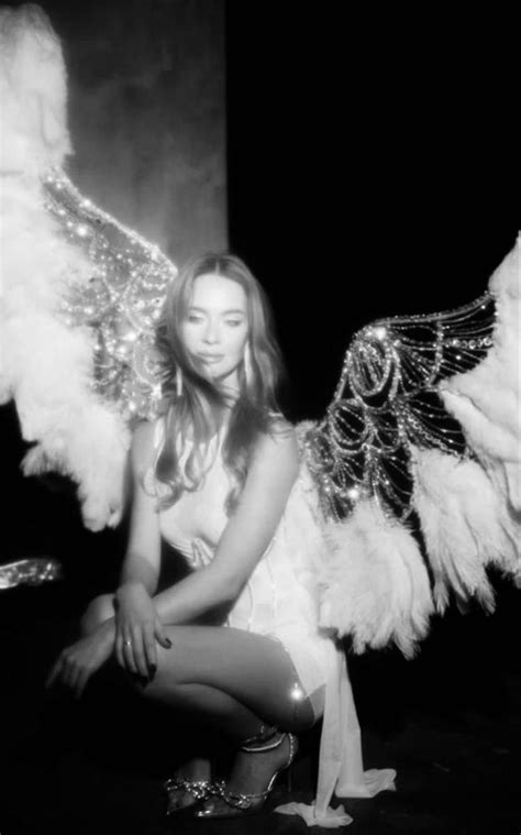 Pin Di ℳ Su Marigold Foto Di Moda Pubblicità Di Moda Ballerine Classiche