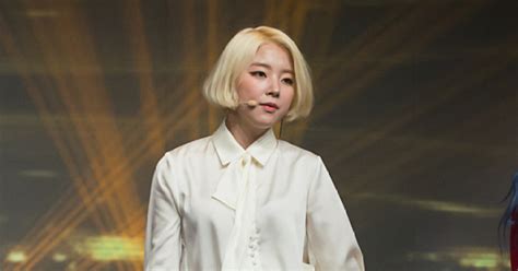 포토 레이디스코드 주니 인형인지 사람인지~