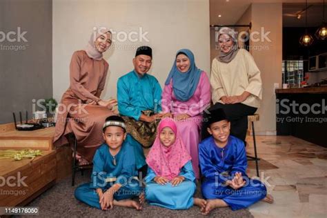 하 리 라 야에이 일 핏의 말레이 무슬림 가족 초상화 이드 Ulfitr 가족에 대한 스톡 사진 및 기타 이미지 가족 Eid