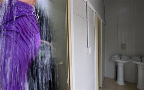 Aku Nampak Dia Tengah Panjat Gadis Menggigil Abang Ipar Intai Tengah Mandi Pukul Malam