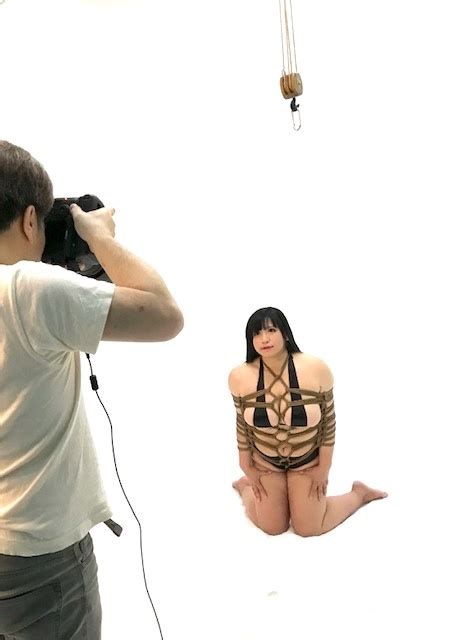 緊縛師･神凪による緊縛ポーズ写真集の撮影現場に潜入！絵師さんや画家さんは必見。甘詰留太、あほすたさん、復八磨直兎、うすべに桜子らマンガ家による