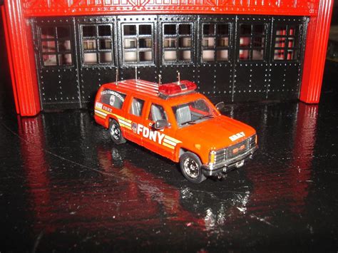Code 3 Kitbash Fdny Field Communication Command Suv With Showcase