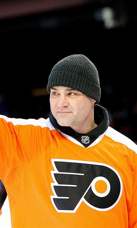 Reconciled With Flyers Eric Lindros Set To Join Teams Hall Of Fame