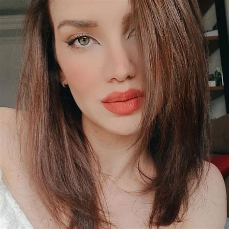 𝐀𝐦𝐚𝐧𝐝𝐚 𝐁𝐥𝐨𝐞𝐦 Amanda Bloem • Threads Say More