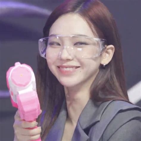 48 Phenomenal Pfp With Glasses Kpop In 2025 Cool Sunglasses Wearing Glasses Karina