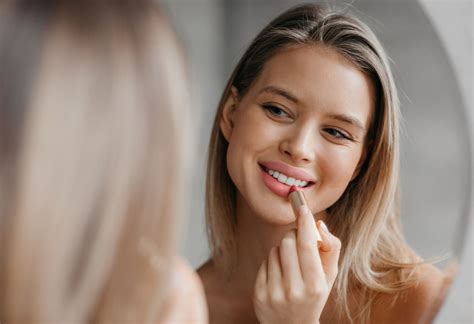 How To Choose The Right Lipstick Colour Smilelign