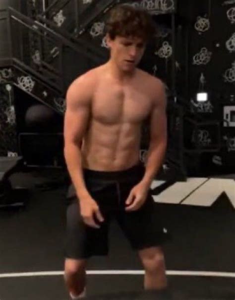 Pin By Maliiii🤍 On Tom Holland Tom Holland Imagines Tom Holland