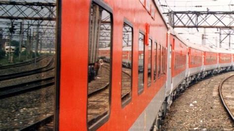 Railway Pantry Cleaning ৬ মাসের মধ্যে উন্নত করতে হবে রেলের কিচেন