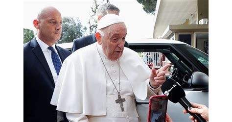 Папа Франциск след изписването му Все още съм жив