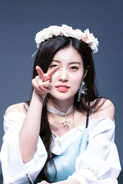 Kang Hye Won Yuri Sakura Iz One Hyewon Jang Wooyoung Honda Color Iz Fandom Japanese Girl