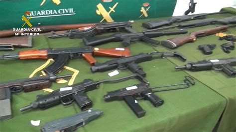La Guardia Civil desarticula una trama de tráfico de armas con detenidos
