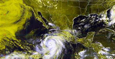 Huracán Hilary Provoca Lluvias Intensas En Estados De México