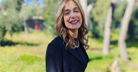 Η Ντάνη Γιαννακοπούλου στο πολύχρωμο δωμάτιο της κόρης της