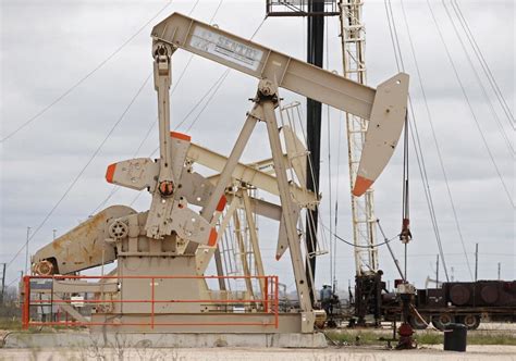 El petróleo de Texas cae un 5 7 y cierra en precio más bajo desde enero
