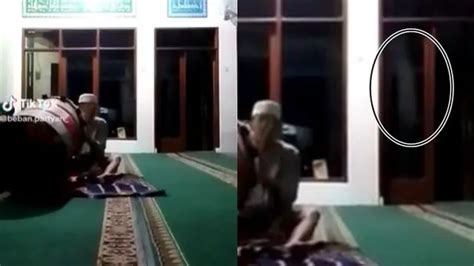 Viral Penampakan Mirip Pocong Melayang Saat Warga Bangunkan Sahur Ini