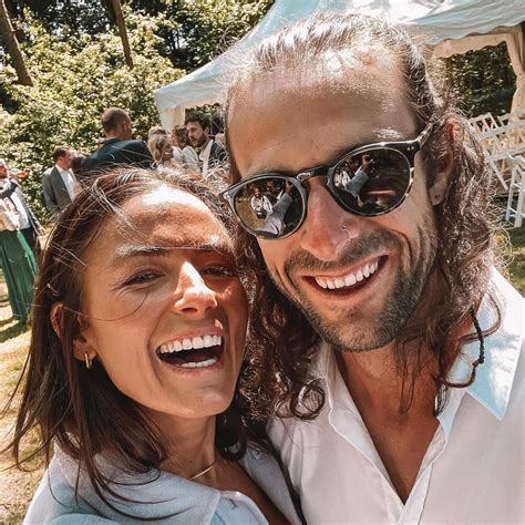 Below Deck Meds Aesha Scott Sends Fiance Scott Photos Of Her Poop Us