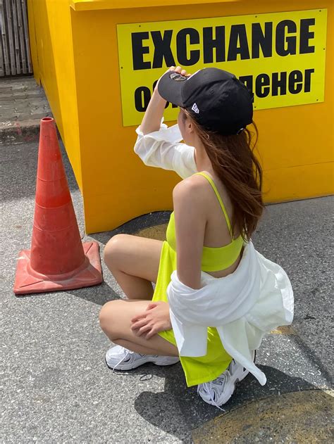แจกพิกัดชุดสีสุดจี๊ดให้สาวๆ Lemon 🍋 แกลเลอรีที่โพสต์โดย Pimwaar Lemon8