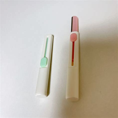 심플 휴대용 미니 깔끔 눈썹정리 잔털정리 눈썹칼 뷰티소품 안전한눈썹칼 에이블리