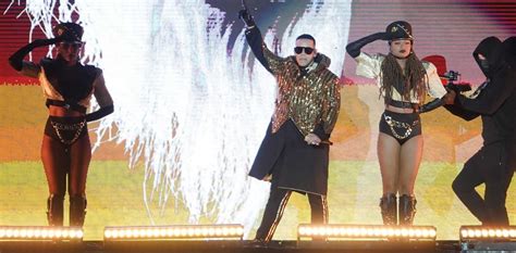 Daddy Yankee Hizo Bailar A Sus Fans En Vélez Bajo Una Lluvia De Fuegos